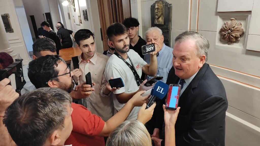 Michlig celebra la aprobación de pliegos y responde a críticas de Granata